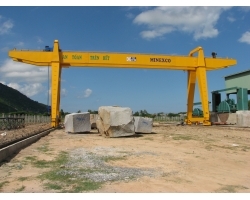 GANTRY CRANES DOUBLE GIRDER WITH CONSOL